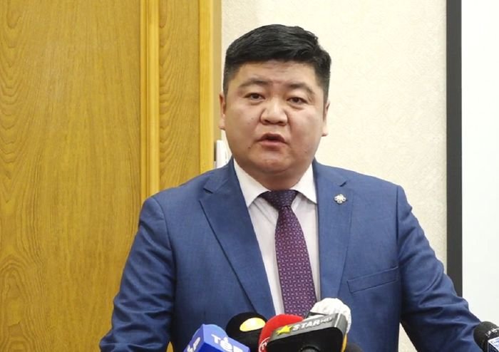 Ц Сандаг Очир Салбарын сайд нь хуулийн төслийг үгүйсгэж байгаад